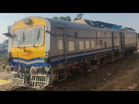 UNIQUE SILVER/YELLOW/BLUE DETC ENGINE RESTS AT YARD - YouTube