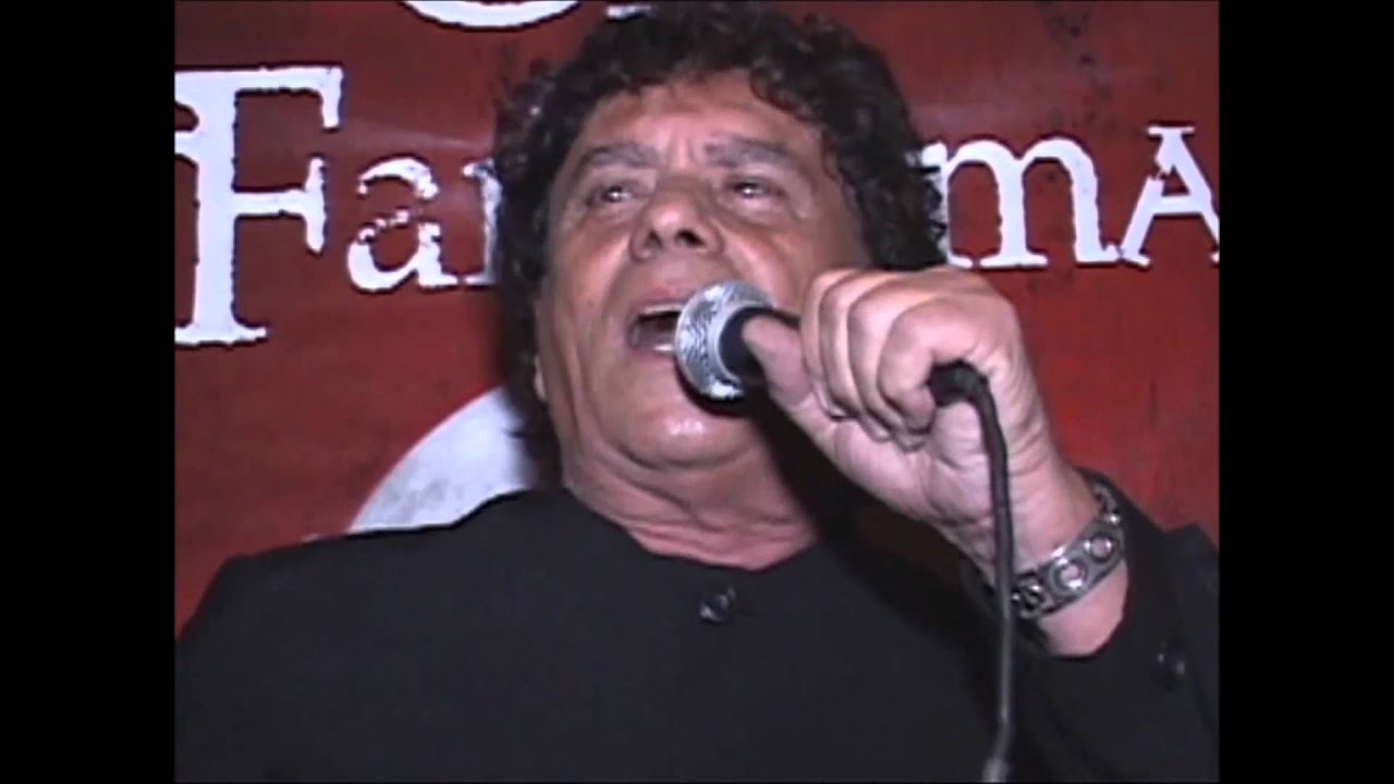 Almir Rogério canta "Fuscão Preto" no Halloween Trash 2010 - YouTube