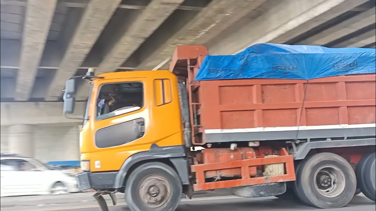 mobil truk dam truk keberatan muatan truk Mitsubishi tronton Fuso truk ...