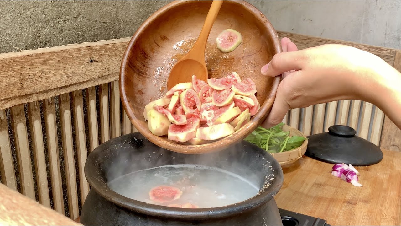 Picked ripe guavas and cooked pork bulanglang for lunch | Countryside ...