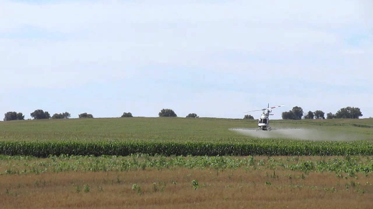 Iowa Helicopter Crop Dusting 2013 - YouTube