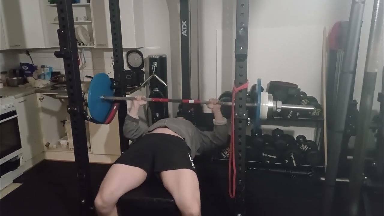 107.5kg Bench @97kg - YouTube
