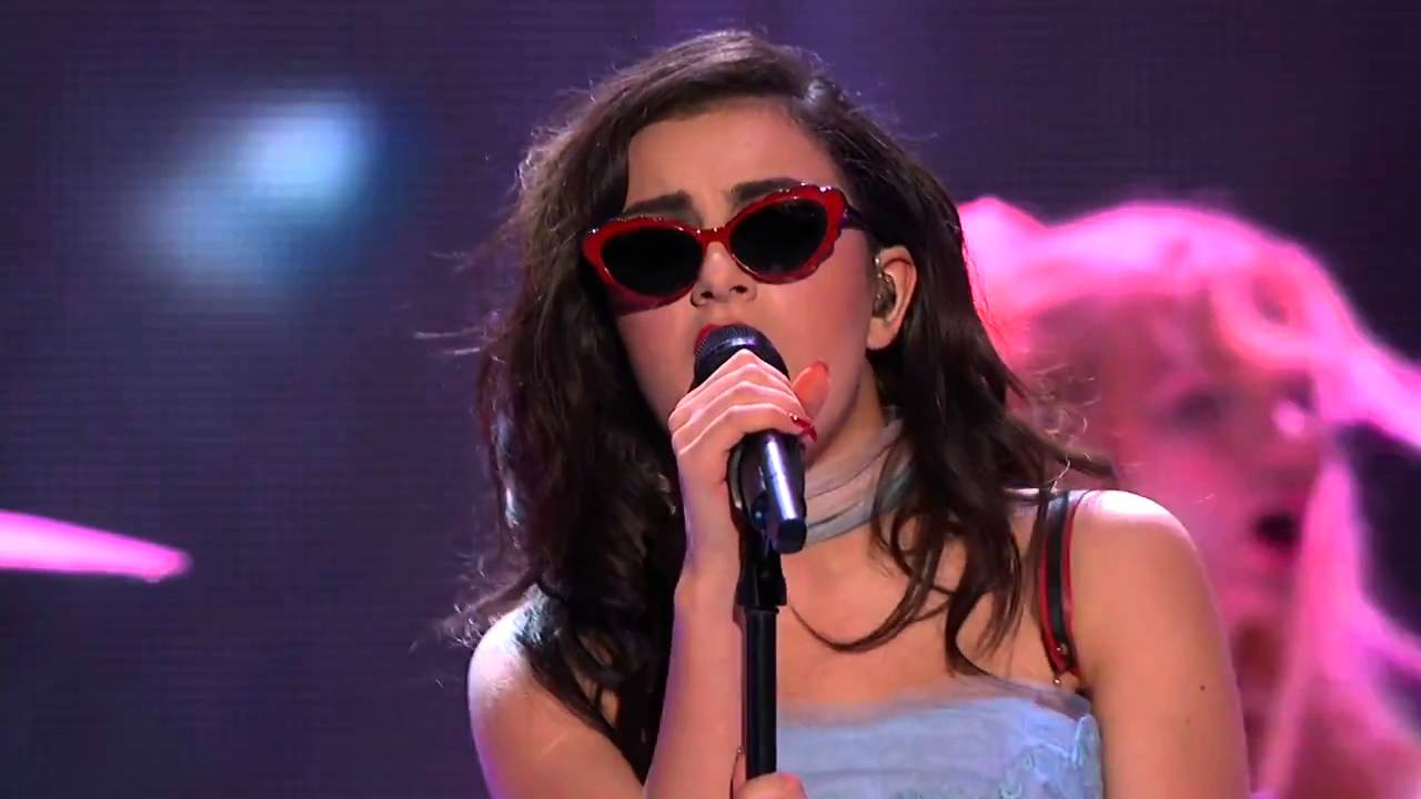 Charli XCX - Boom Clap, Break The Rules (American Music Awards 2014 ...