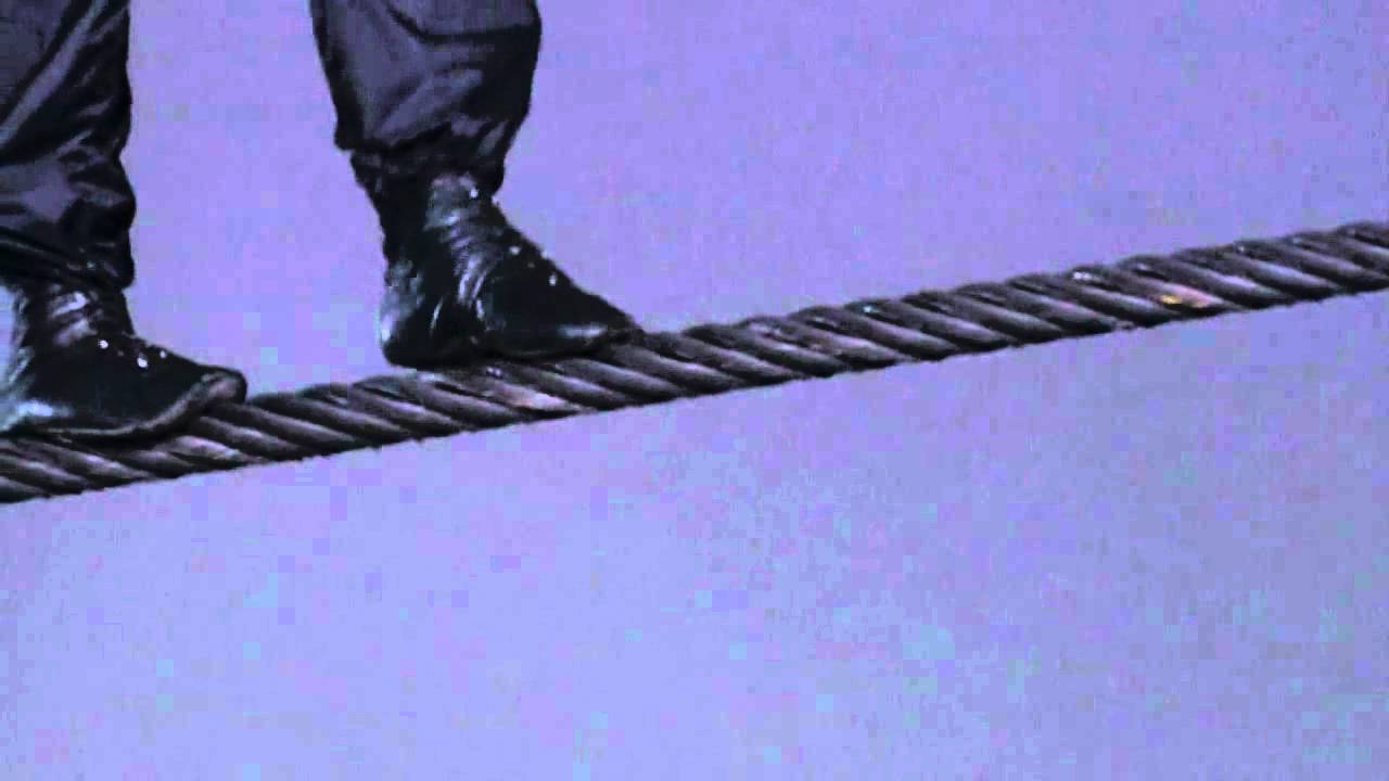 Tightrope master Nik Wallenda walks Niagara Falls - YouTube