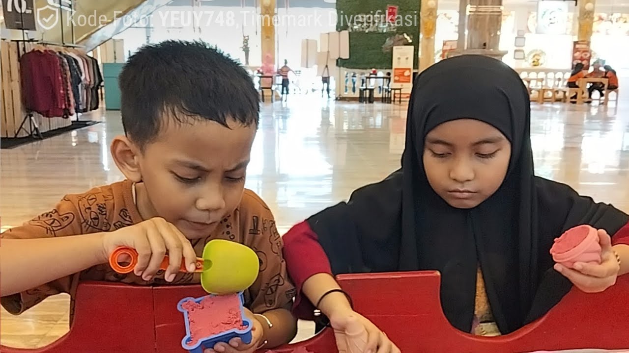 live bermain di Grand Mall Maros - YouTube