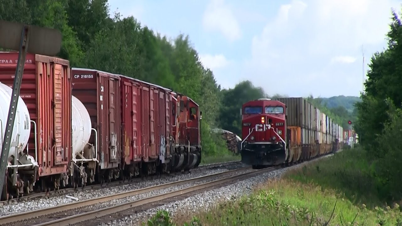 FOREVER! CP 5999 met CP 8877 in Craighurst, Ontario - YouTube
