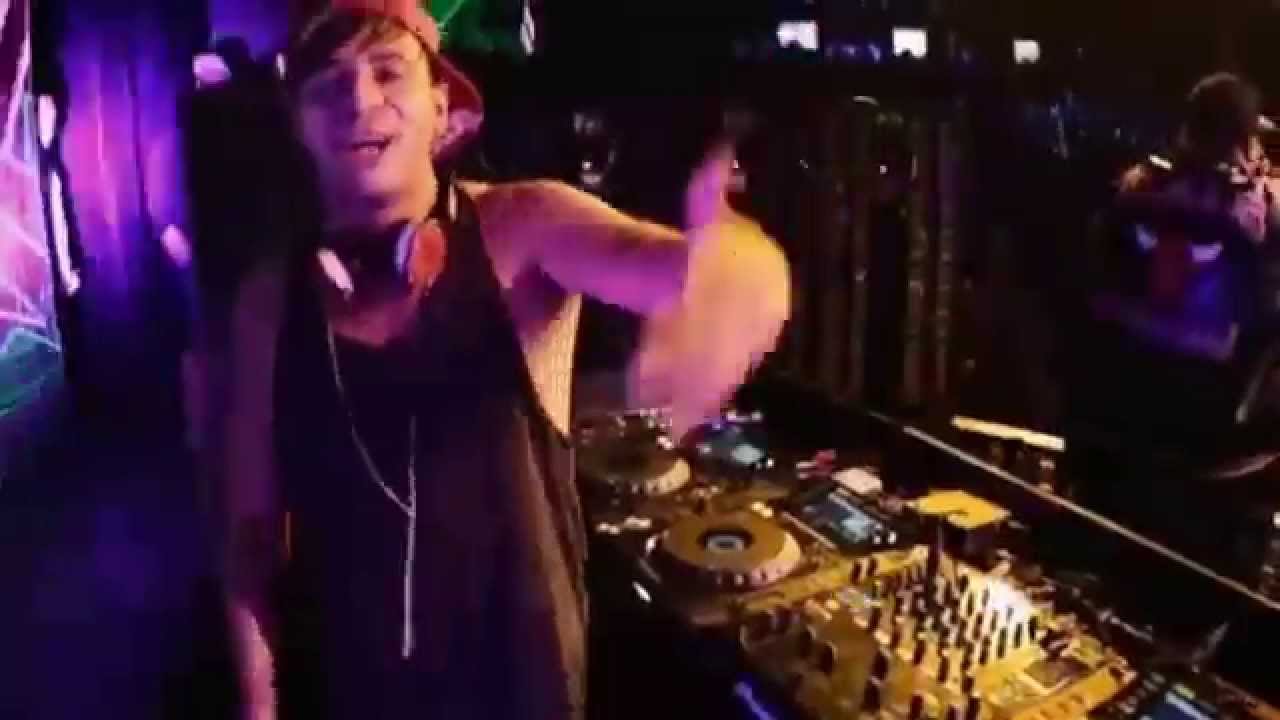 Timmy Trumpet & Savage - Freaks - YouTube