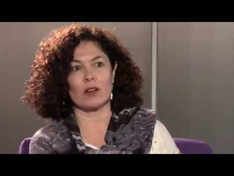 ¿Qué libro le cambió la vida a María Baranda? - YouTube