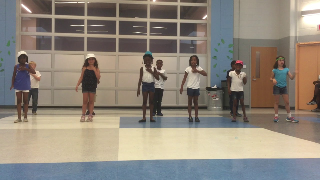 Green Geckos perform their dance - YouTube