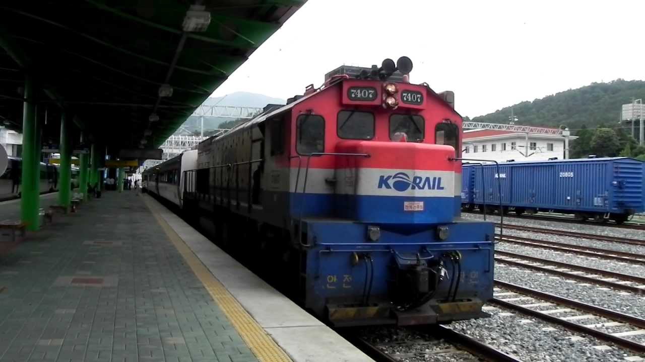 Korail Mugunghwa 1953 hauled by class 7400 diesel locomotive (Masan ...