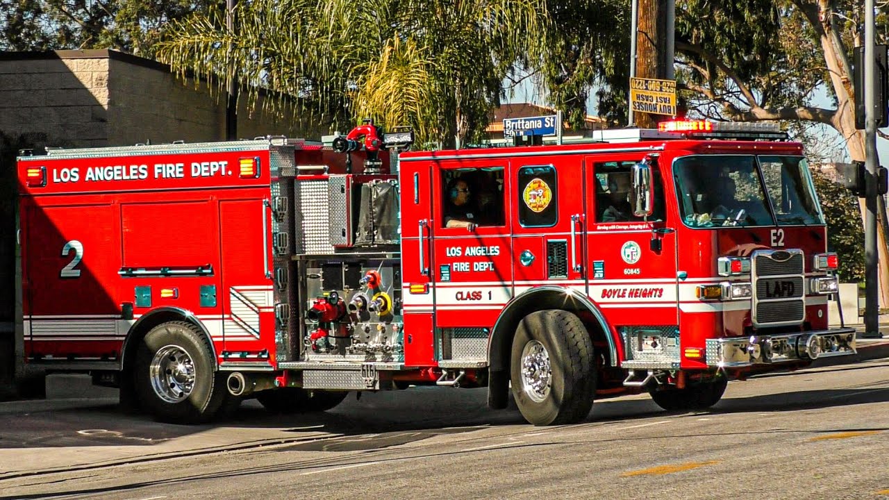LAFD Engine 2, Rescue 2, & Rescue 803 Responding - YouTube