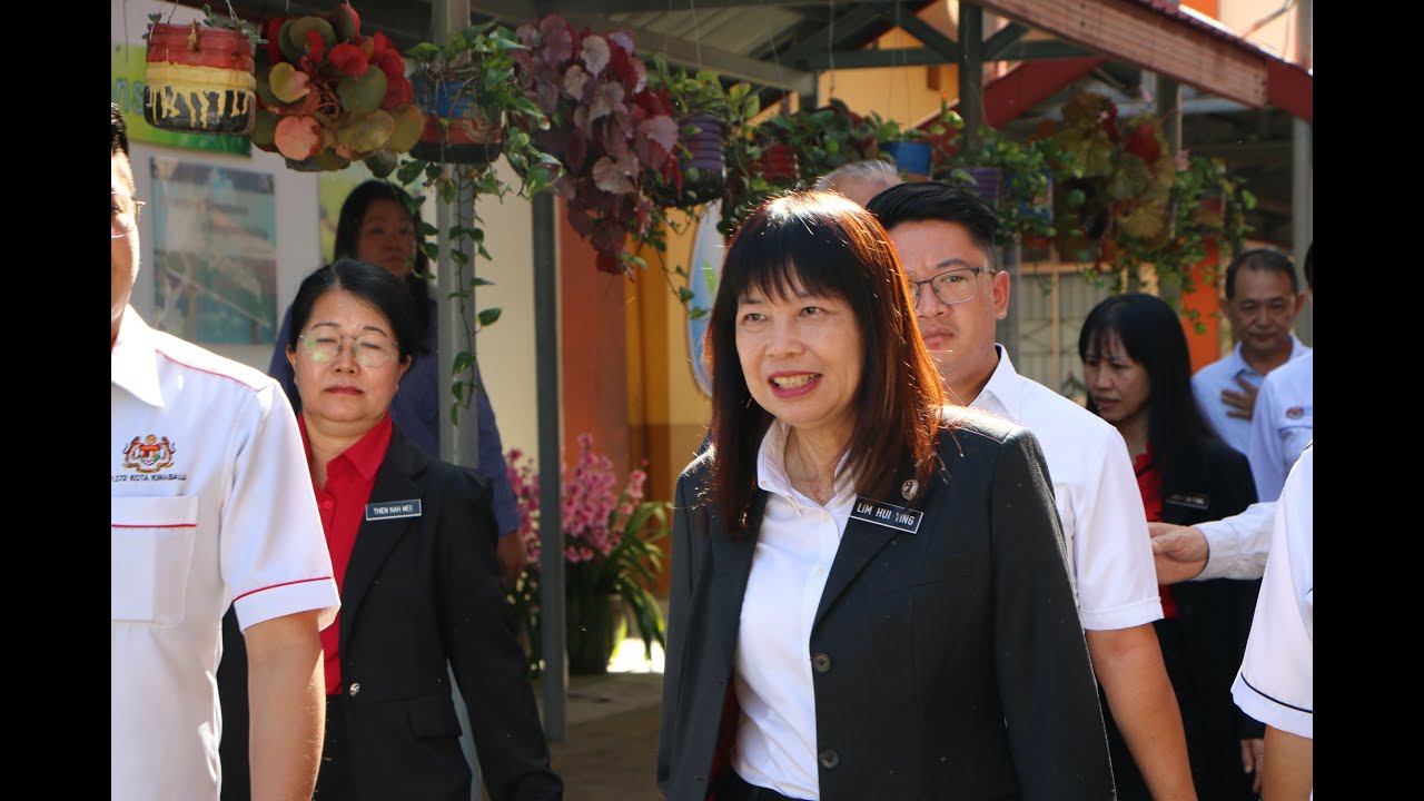 Lawatan Kerja Timbalan Menteri Pendidikan YB Lim Hui Ying - YouTube