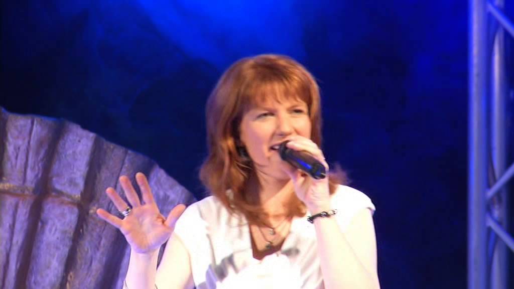 Madeleine Wolf - Ein Tag mit Dir im Paradies (Cover) - YouTube