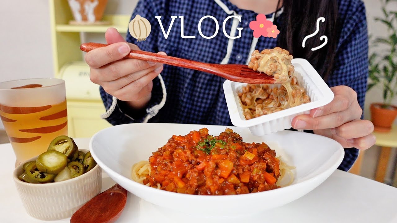 Sub 망해버린 벚꽃 마카롱🌸 대왕 김말이와 라구파스타 만들어먹는 자취 일상🍝ㅣ취준생 됨 당근수확🥕 양파장아찌 들깨크림우동 파닭전 삼겹살김밥 김치수제비미역