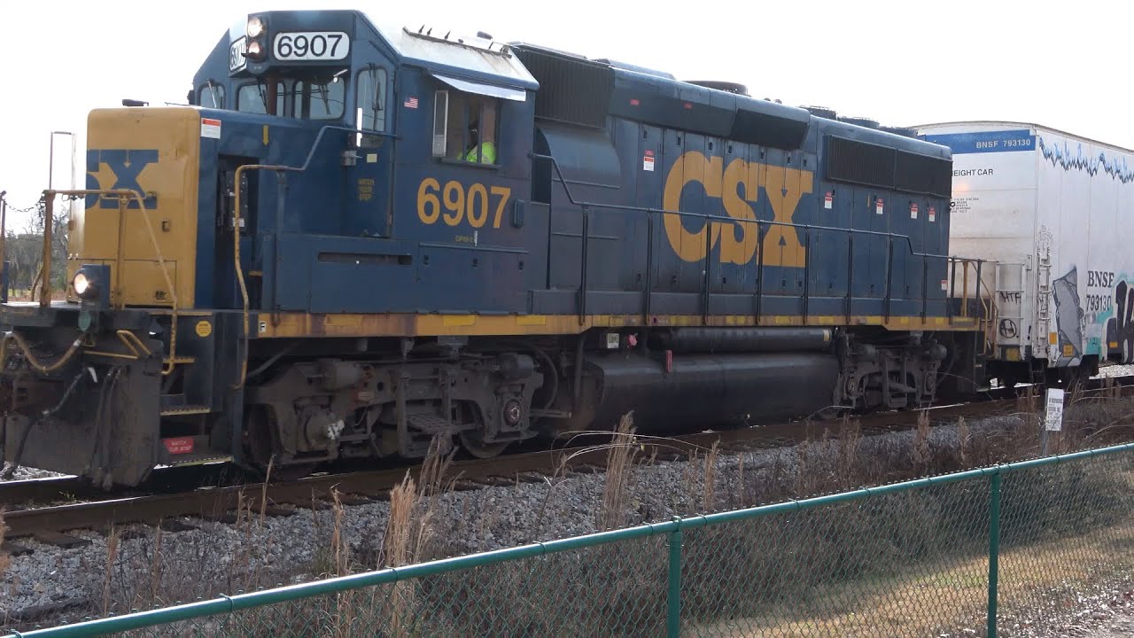 CSX locomotive 6907 with local train up “S” line. Plant City, Florida, USA. - YouTube