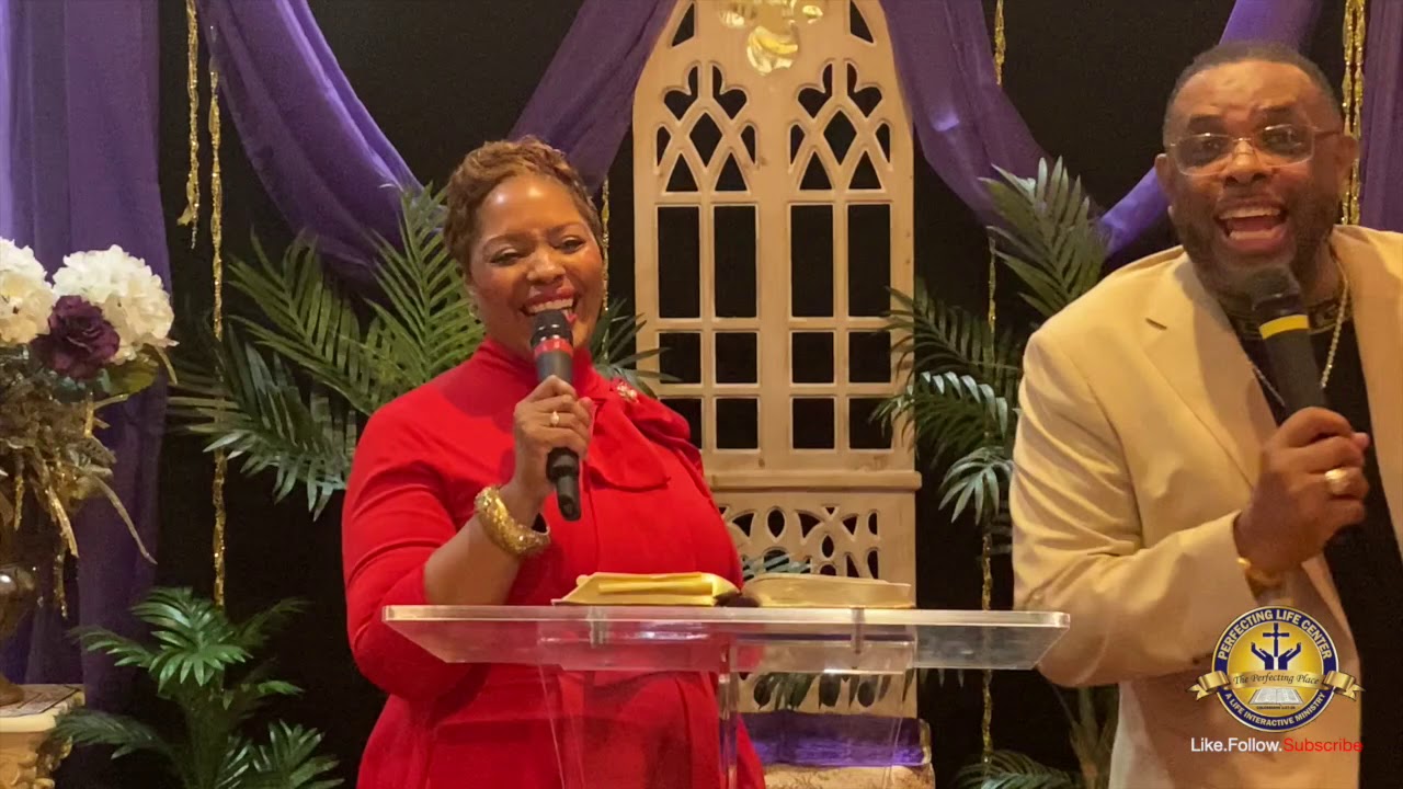 Sunday Praise with Bishop Courtney Pope & Pastor Audrey Pope - YouTube