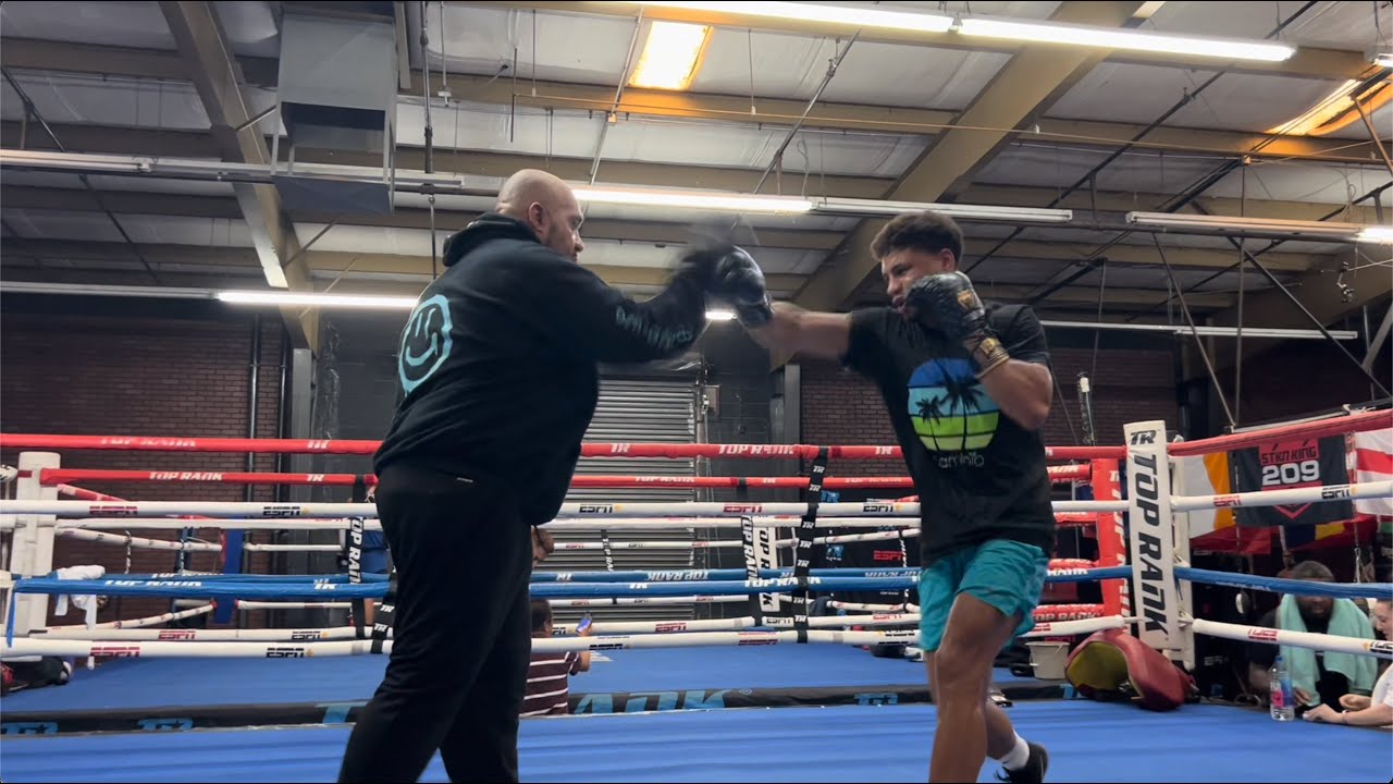 JAMAINE ORTIZ PERFORMING A PUNISHING HAND MITT WORKOUT AT TOP RANK GYM ...