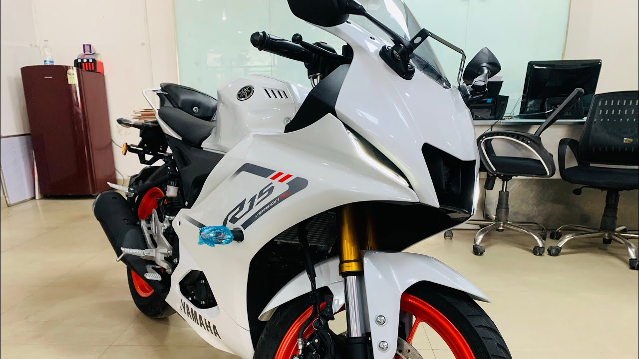 R15 v4 white Orange 2023 Yamaha - YouTube