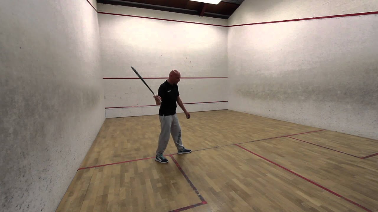 Le bon service au squash - YouTube