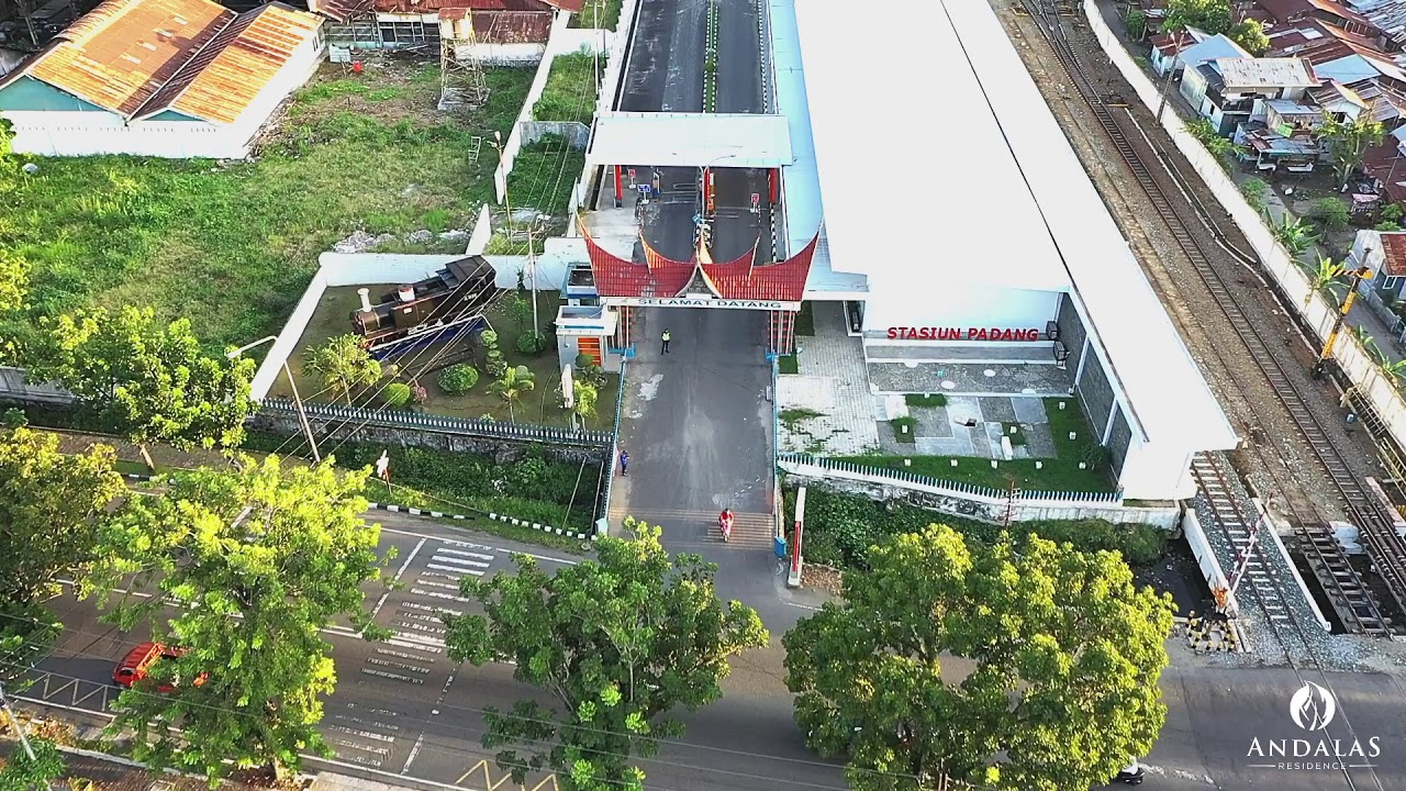 Tugu Perjuangan Simpang Haru dan Stasiun Kereta Api di Kota Padang ...