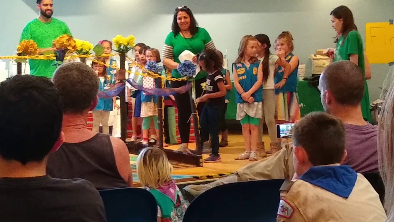Lilly's Girl Scout bridging ceremony from Daisy to Brownie - YouTube
