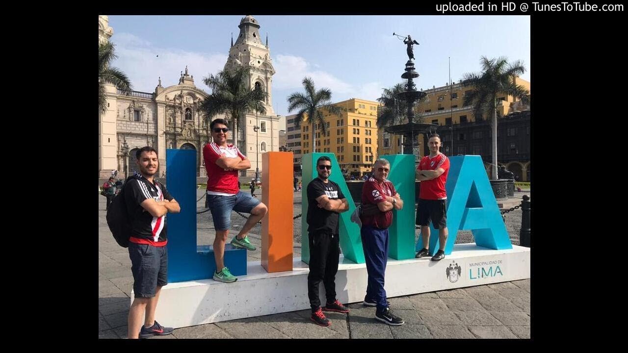 Federico Cornejo con hinchas de River en Lima - YouTube
