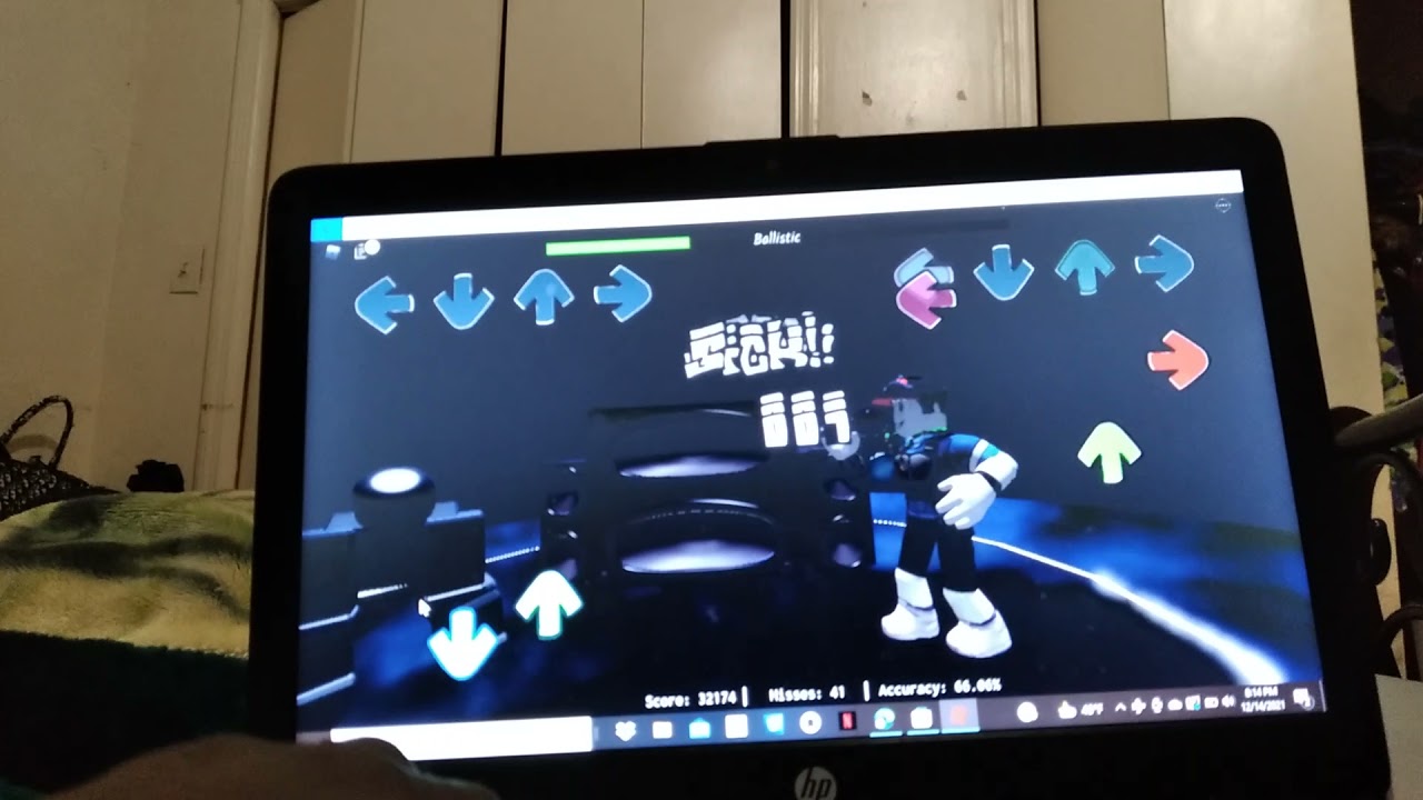 Playing roblox on my cousins laptop - YouTube