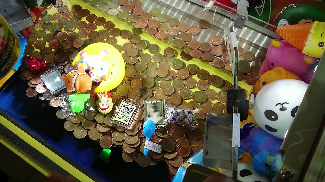 Looney Tunes 2p Coin Pusher In The Arcades - YouTube