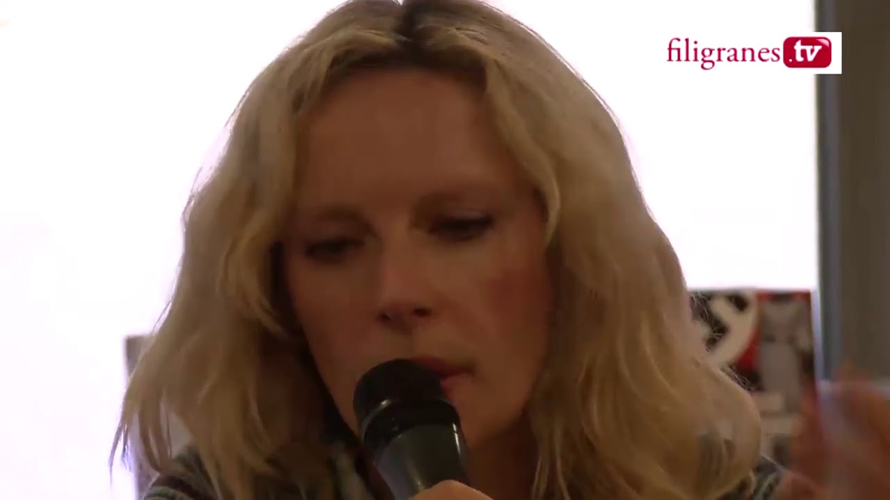 Aurore Dumont présente Hélène Frappat, "Lady Hunt", Actes sud - YouTube
