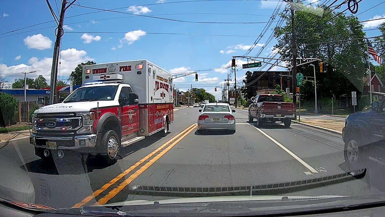 EMERGENCY VEHICLES RESPONDING CODE 3 COMPILATION 06/11/2023 - YouTube