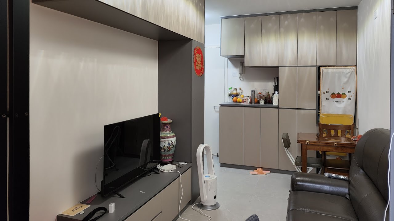 公屋裝修訂造傢俬安泰邨勇泰樓3 4人單位大門位訂造雜物企身櫃和吊櫃,訂造C字櫃和地櫃連吊櫃的電視櫃 - YouTube