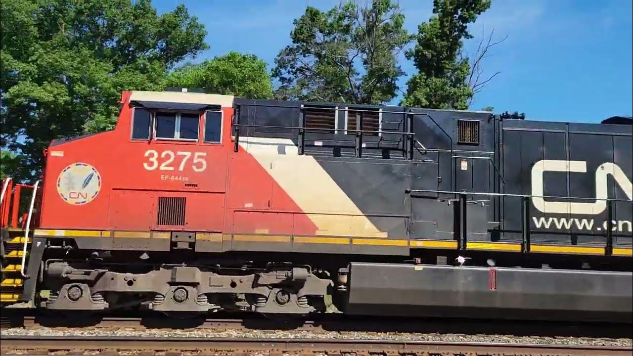 CN 3275, 8101 speed a Westbound intermodal container in well car train past Vicksburg, MI - YouTube