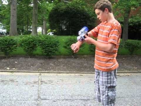 Electric arm-mounted water gun - YouTube