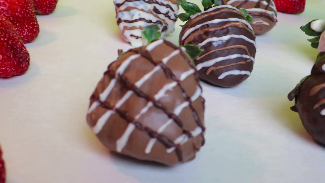 How To Make Chocolate Covered Strawberries / Easy Cooking - YouTube