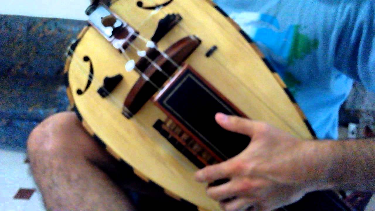 Ghironda medievale appena costruita.1'prova - YouTube