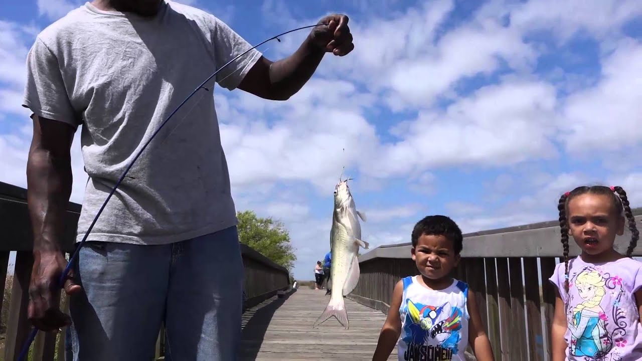 Family Fishing at Ft Anahuac Park - YouTube