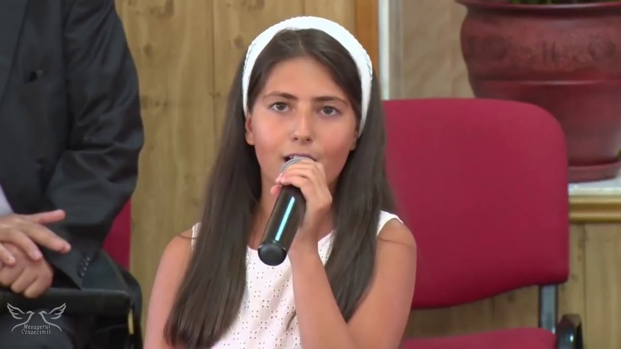Rahela Buble - Oare la usa cine-i si ce-o fi asteptand? - YouTube