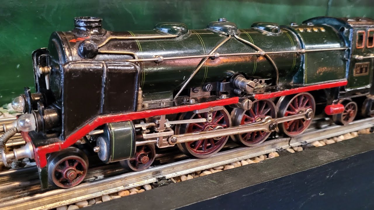 Repairing a vintage märklin HR64/13020 locomotive - YouTube
