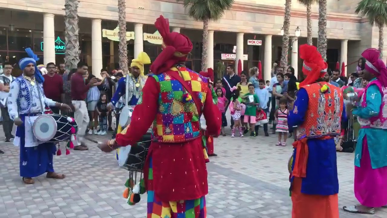 pUNJABI dHOL WALE IN DUBAI - YouTube