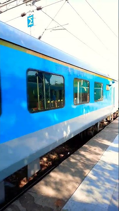 12006 kalka Shatabdi Express by Panipat New Delhi arrived kurukshetra - YouTube