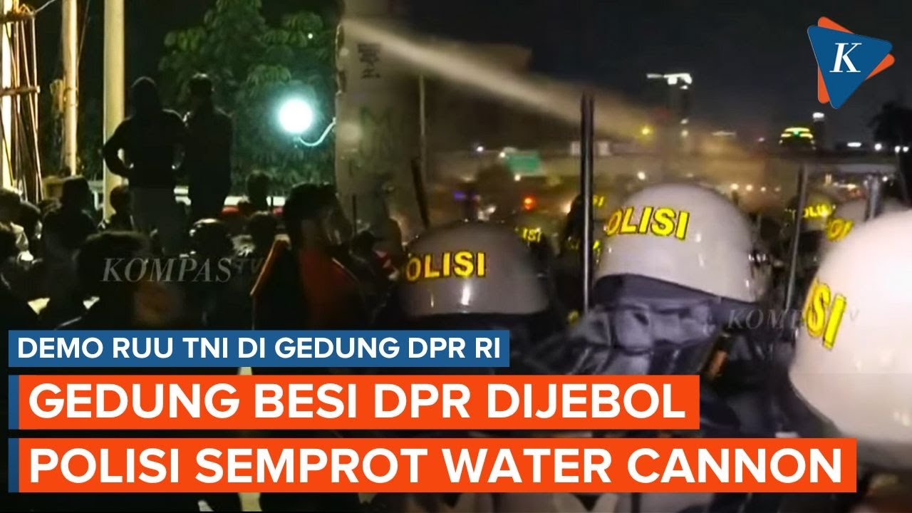 Situasi Demo RUU TNI di Depan Gedung DPR, Aparat Tembak Water Cannon ...