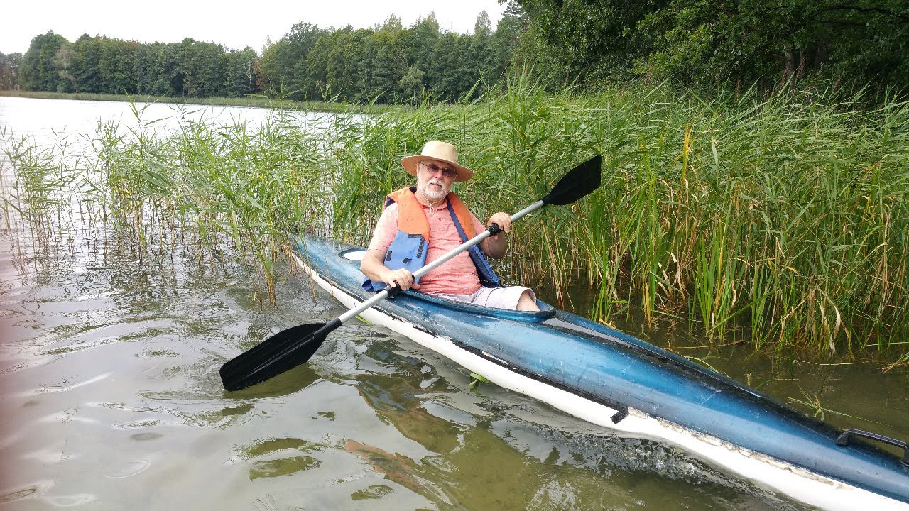 [Mazury / Ryn] Kajakiem przez jezioro Ołów - YouTube