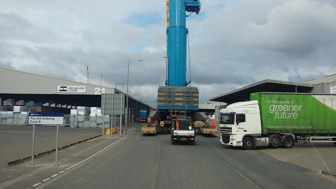 Huge crane at Hull Docks - YouTube
