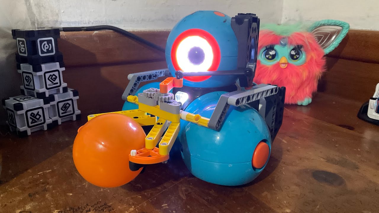 Gripper for Dash and Cue #wonderworkshop - YouTube