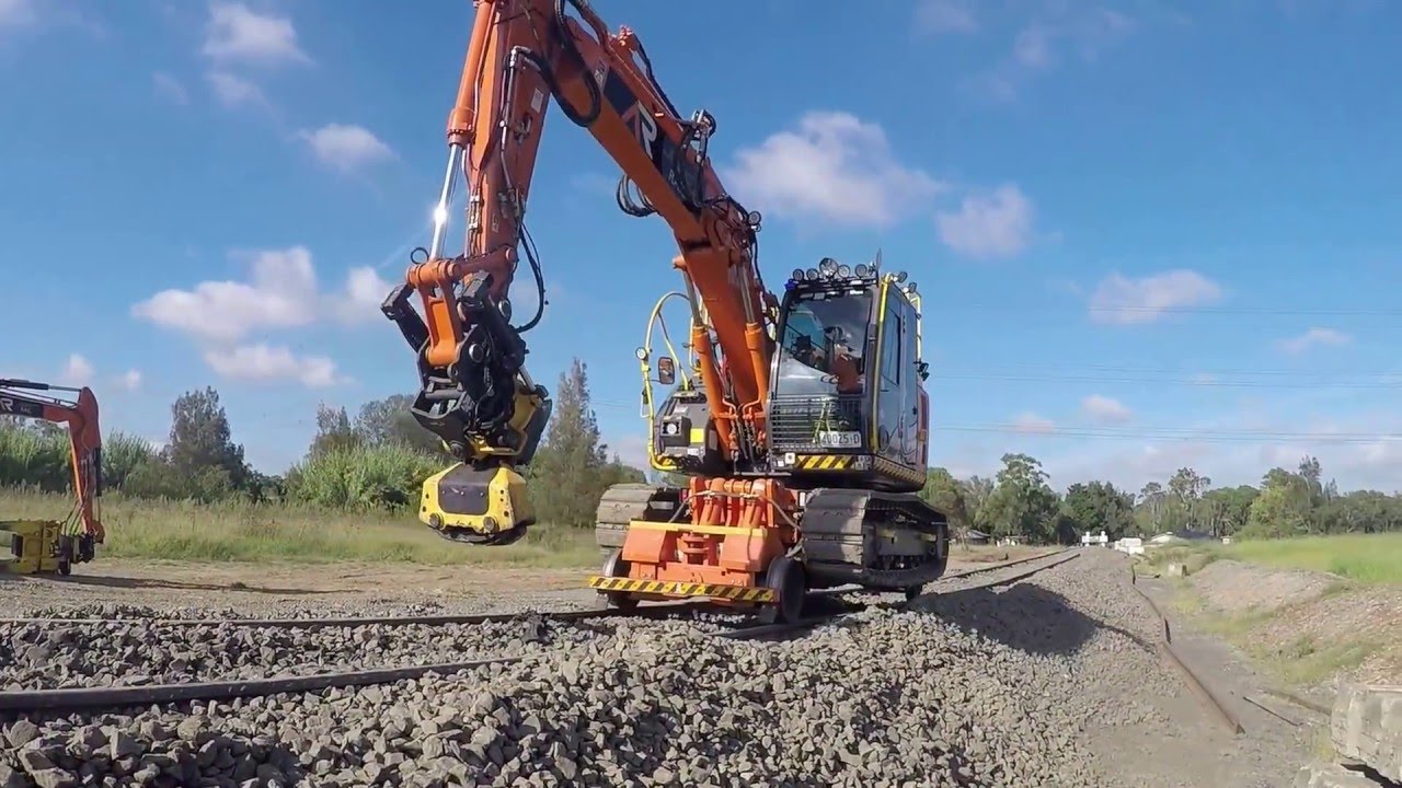 Kinshofer rail broom ROB02 rf systeams AB - YouTube