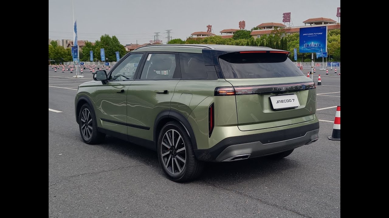 Chery Jaecoo J7 shows its moves - YouTube