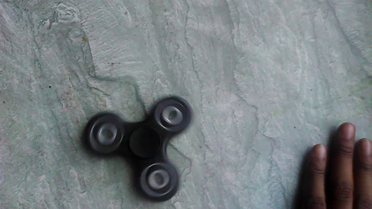 How I spin my fidget spinner - YouTube