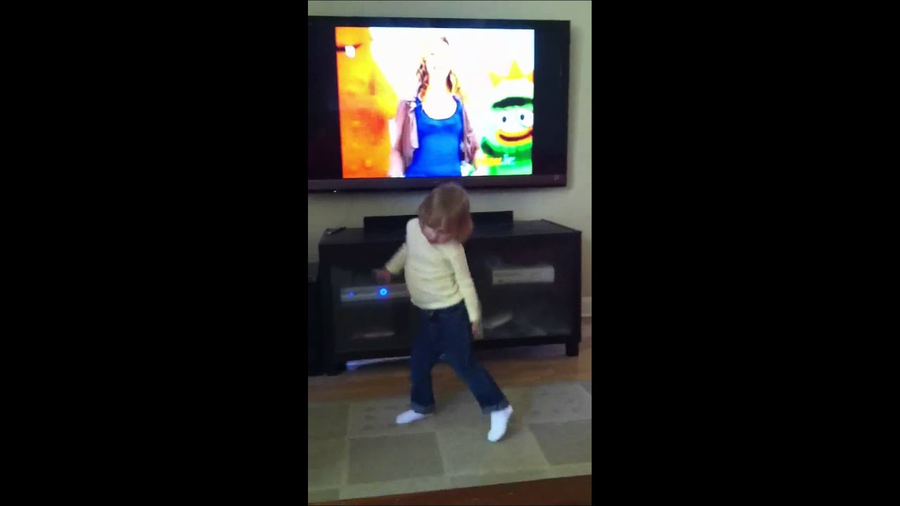 Molly dancey dances with Sugarland - YouTube