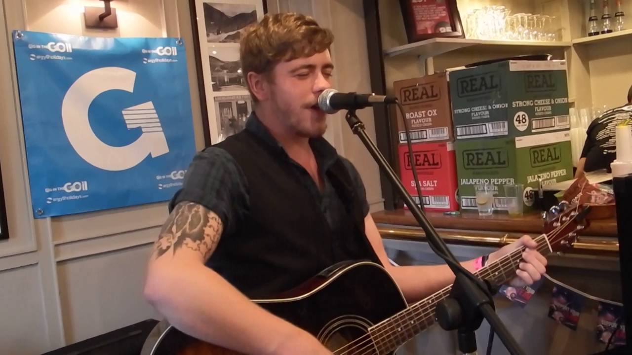 Calum Frame live @ Gig In The Goil : Shake Off Your Demons - YouTube