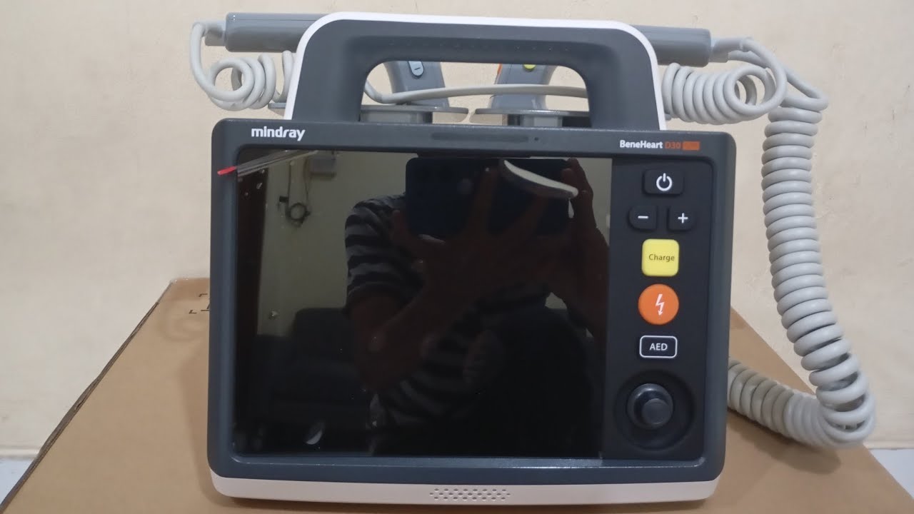 Bene heart Defibrillator D30 Mindray - YouTube
